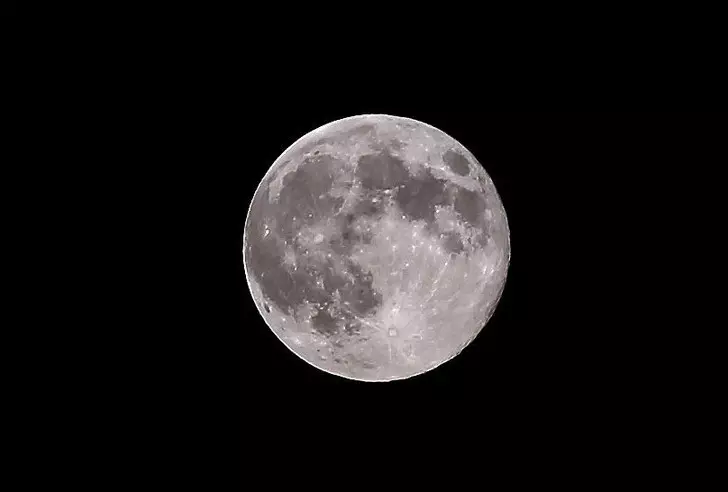 Foto número 1 - En noviembre, los residentes de la Tierra verán un récord de luna más grande