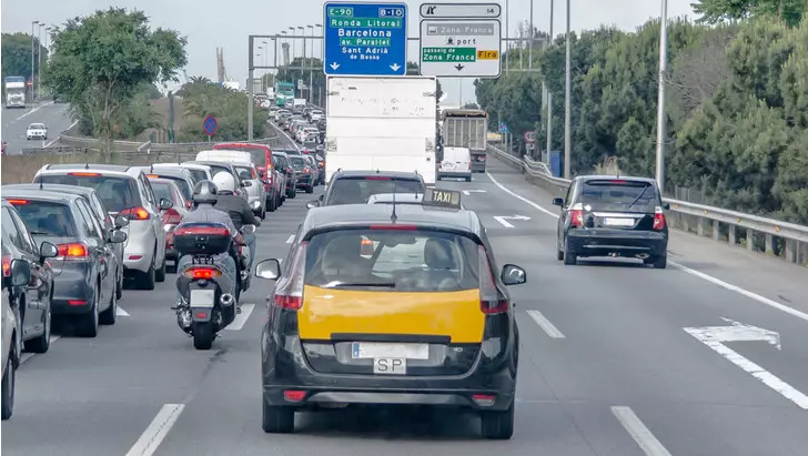 תמונה 1 - במדריד להגביל את התנועה של הובלה נוסעים