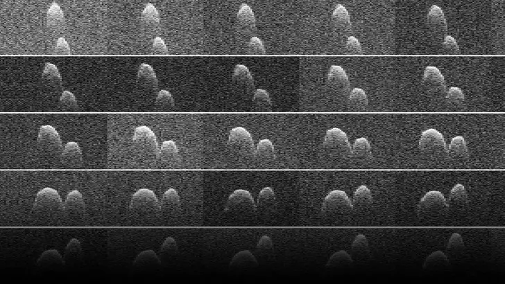 I-Astronomers ye-Astrononomers yadubula kwividiyo ebhabha i 