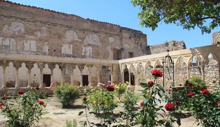 Foto Numri 4 - Bregu i ngjyrës portokalli, ose 7 mrekullitë e Castellone