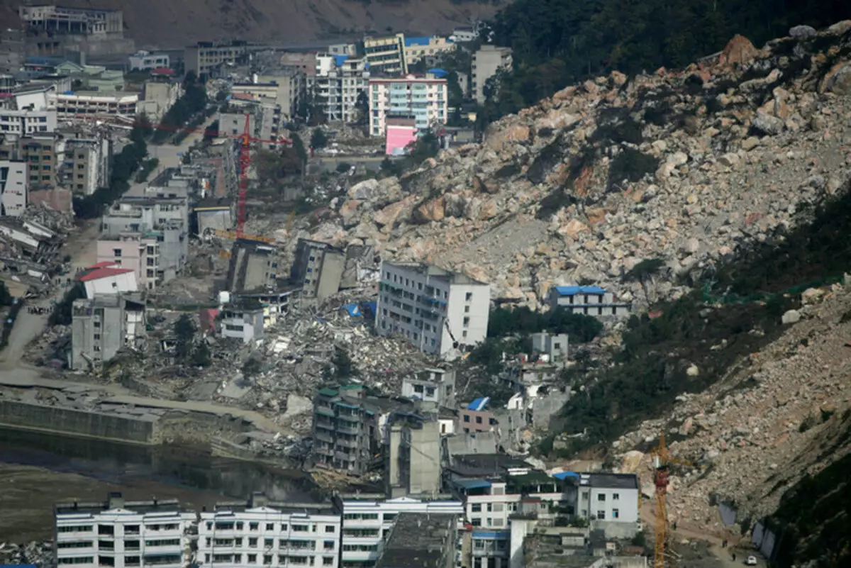 फोटो №15 - धक्क़्याचा इतिहास: एक्सएक्स आणि एक्सएक्सआय शतकातील सर्वात विनाशकारी भूकंपांपैकी 10