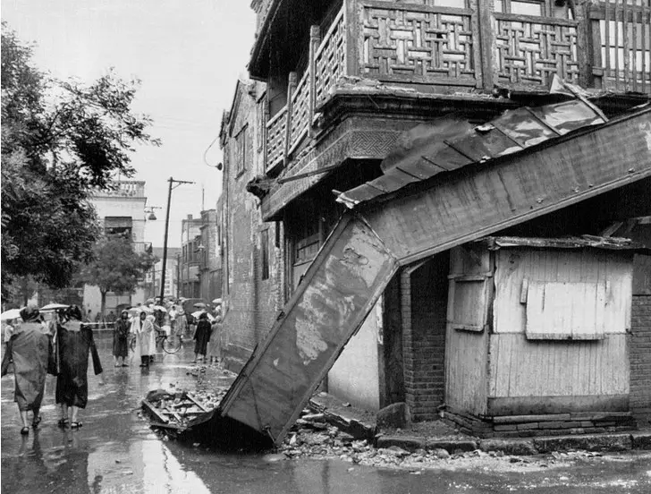 تصویر №9 - جھٹکے کی تاریخ: ایکس ایکس اور XXI صدیوں کے 10 سب سے زیادہ تباہ کن زلزلے