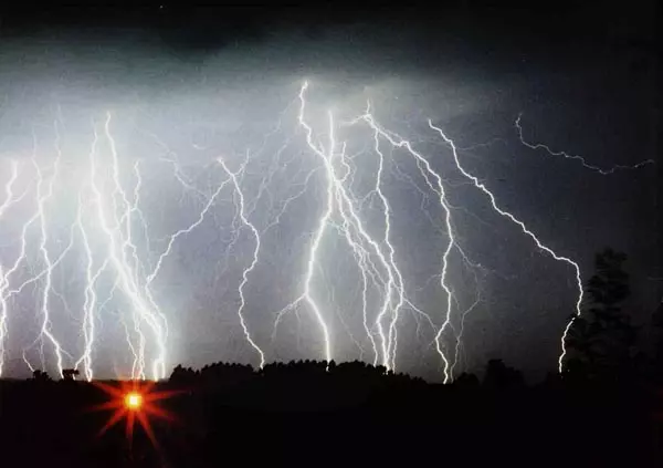 FOTO broj 1 - kratki spojevi u nebeskom uredu