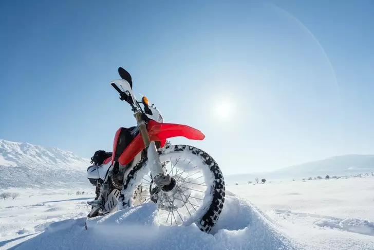 Nuotrauka №1 - vikšrai, nesavanaudiškumas, šildomas balnelis: 5 Įdomūs faktai apie žiemą važiuojant motociklu
