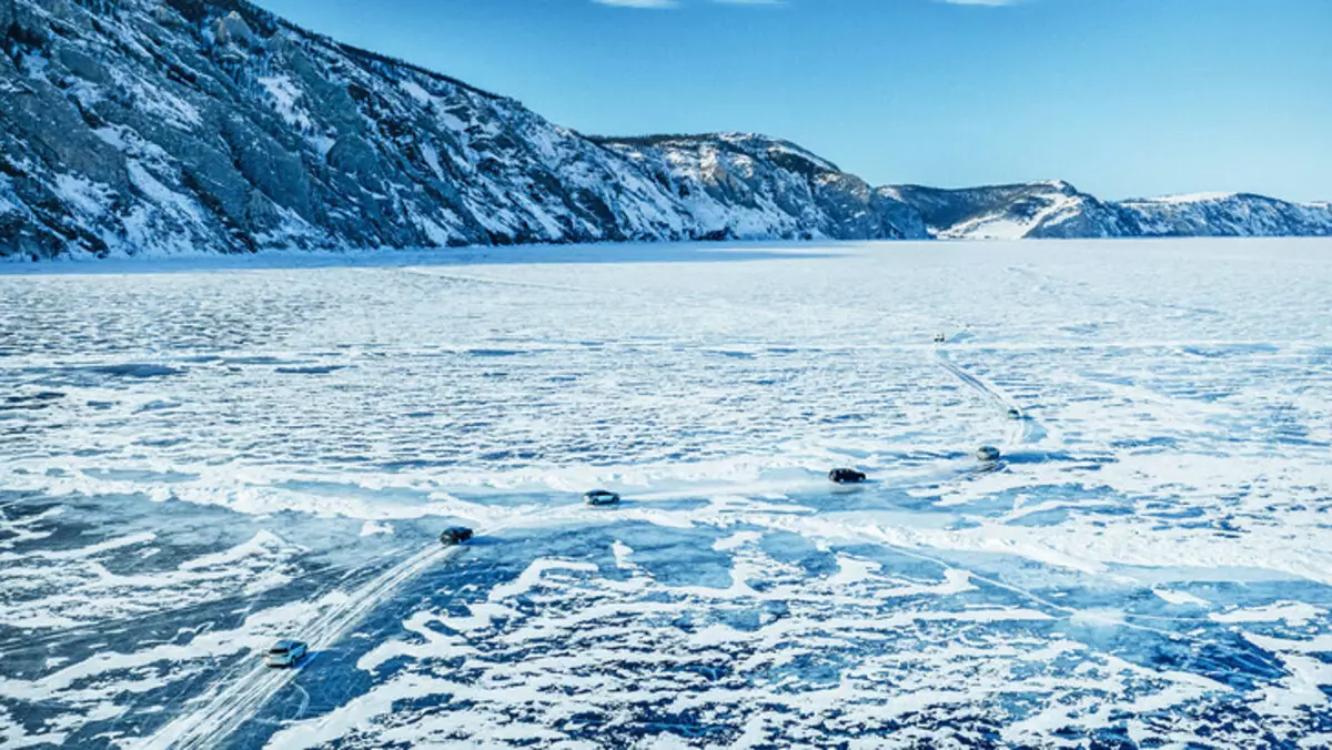 Photo №2 - Lexus Peling Baikal: Ice, metsi le lipompo tsa koporo