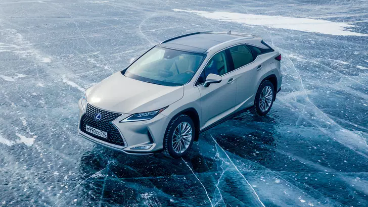 Foto: 6 - Lexus Peliber Baikal: Ice, metsi le lipompo tsa koporo