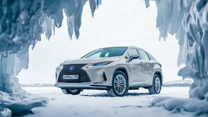 Photo №9 - Lexus သည်ရေခဲ, ရေနှင့်ကြေးနီပိုက်များကိုအောင်နိုင်သည်