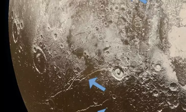Снимка №1 - Плутон е бил покрит с океана