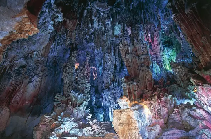 Foto №5 - Ascunse de ochii: 7 peșteri fantastice