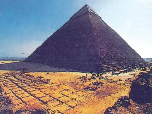 Slika №2 - letovišče s pogledom na morje, piramide in starodavne žleze