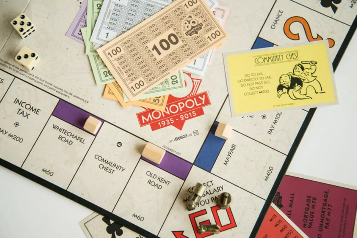 Photo nommer 1 - 'n lys van stede ingesluit in die Russiese weergawe van "Monopoly"