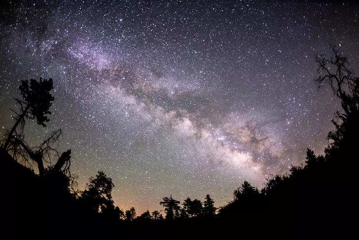 FOTO NUMMER 1 - Astrophysics fûn tekens fan stjerren fan 'e Melkweg