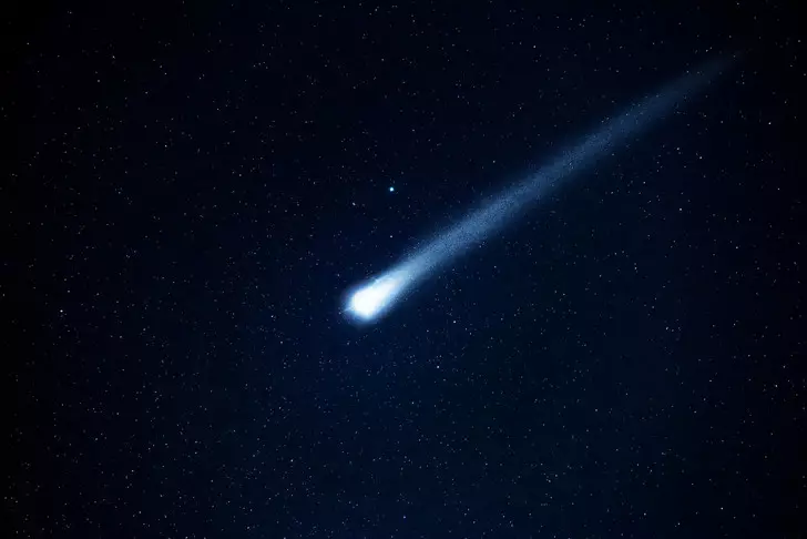 Litrato №1 - Ang mga Kaluha sa Comet moabut sa Ground Record Duol