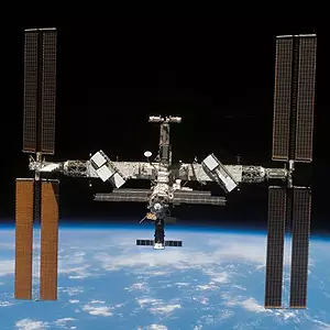 Снимка №1 - Честит рожден ден, ISS