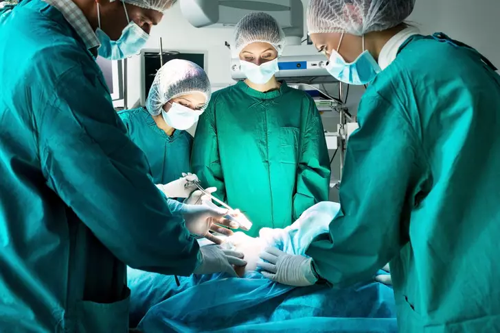 Nuotrauka №1 - Amerikos gydytojai surengė pirmąją pasaulio persodinimo dalį kaukolės iš donoro