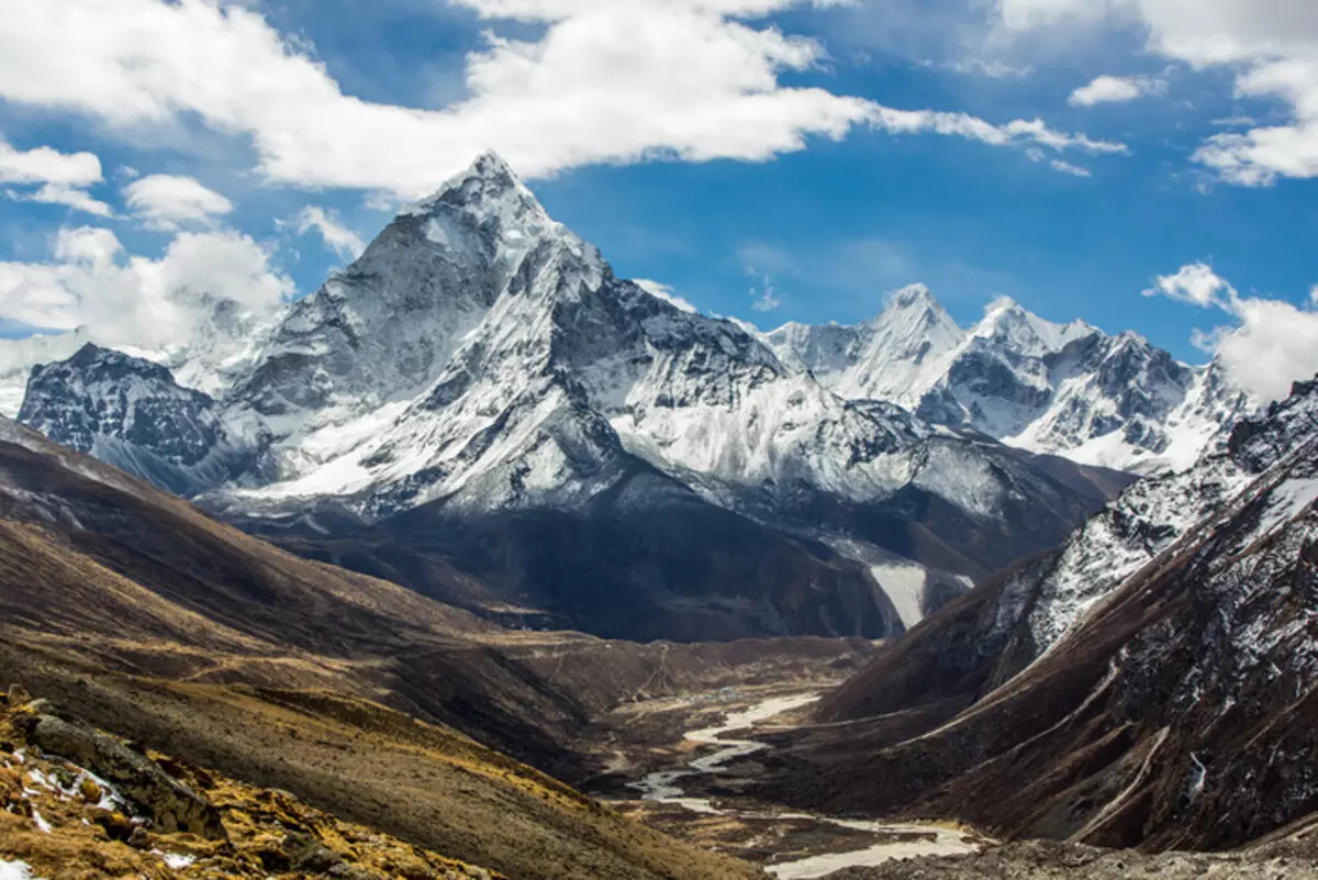 Foto 1 - Everest u zhvendos 3 cm për shkak të tërmetit në Nepal