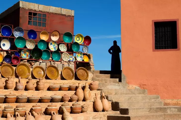 Duab Tus lej 1 - Moroccan Amphora