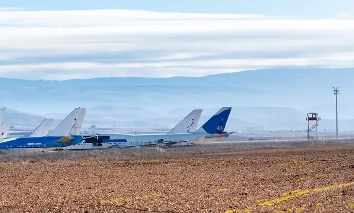 Foto №2 - elflugis: kio okazas al aviadiloj kiam ili retiriĝas