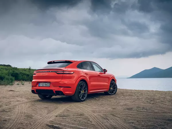 Porsche Cayenne Coupe: Siuvinėjimas sportinėje 21298_16