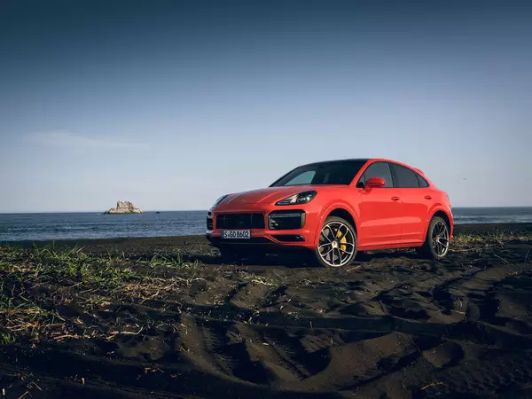 Porsche Cayenne Coupe: Siuvinėjimas sportinėje 21298_18