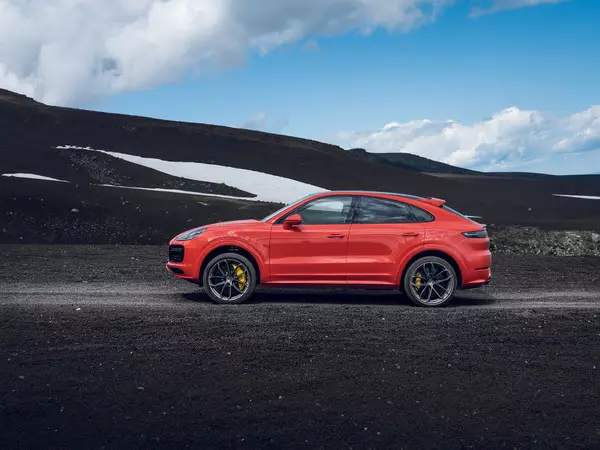 Porsche Cayenne Coupe: Siuvinėjimas sportinėje 21298_19