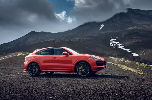 Porsche Cayenne Coupe: Siuvinėjimas sportinėje 21298_20