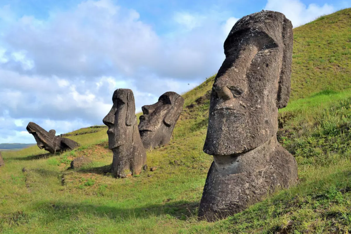 Photo №1 - Tinanggihan ng mga antropologist ang pangunahing gawa-gawa tungkol sa dahilan para sa pagkawala ng sibilisasyon ng Easter Island