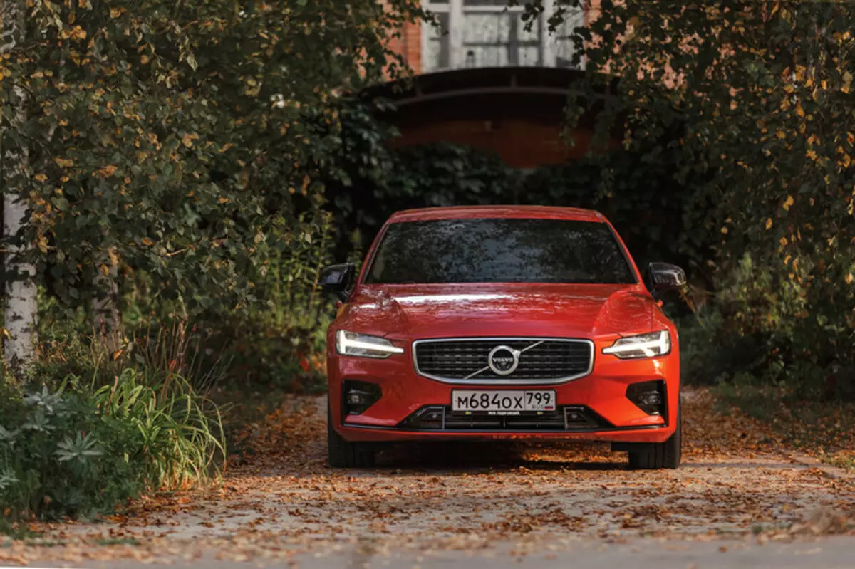 Foto №9 - Volvo S60: vedere de la înălțime