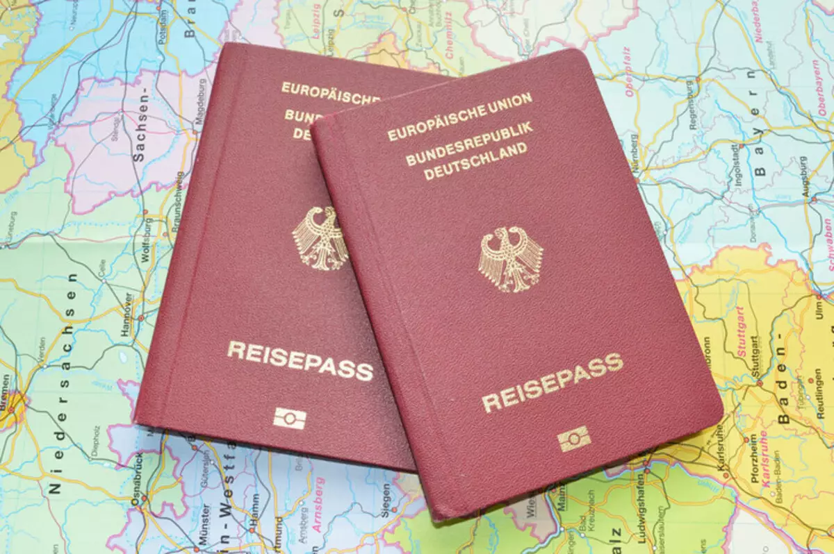 Foto nomor 1 - bernama paspor paling berpengaruh di dunia