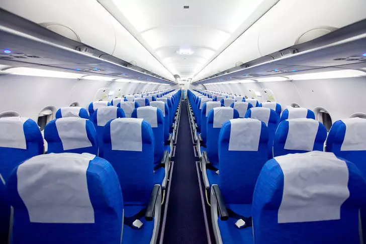 Foto №1 - a găsit o modalitate de a face scaunele de mijloc în avion mai confortabile