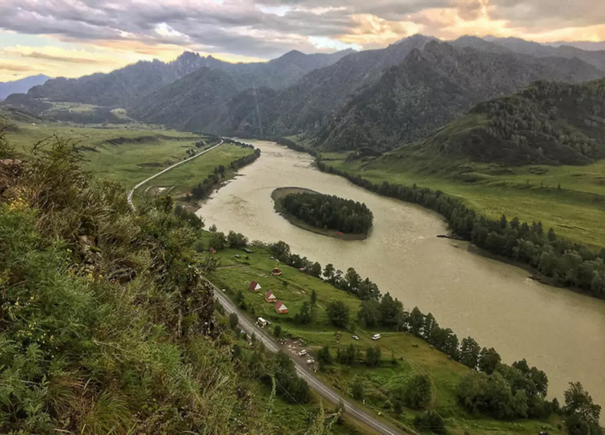 Foto Nomor 5 - Nama Gunung: 10 kursi untuk dilihat di Altai