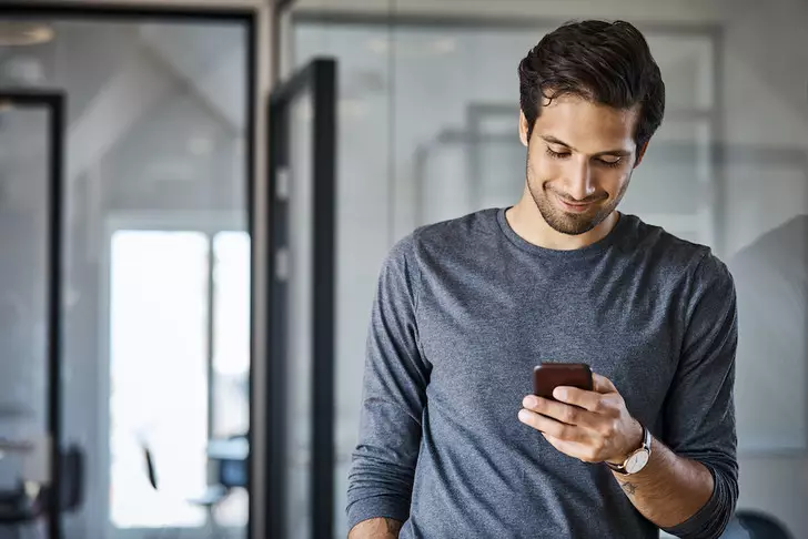 Foto №1 - Kenapa orang benar-benar mengalihkan perhatian kepada telefon pintar