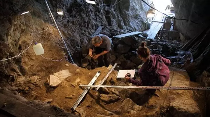 מספר 1 - ב Altai, מצאו מערות עם שרידי אנשים עתיקים