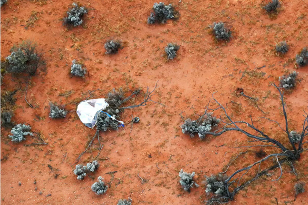 Photo Nummer 1 - Sonde lieferte eine Kapsel mit dem Boden Asteroid Rugu