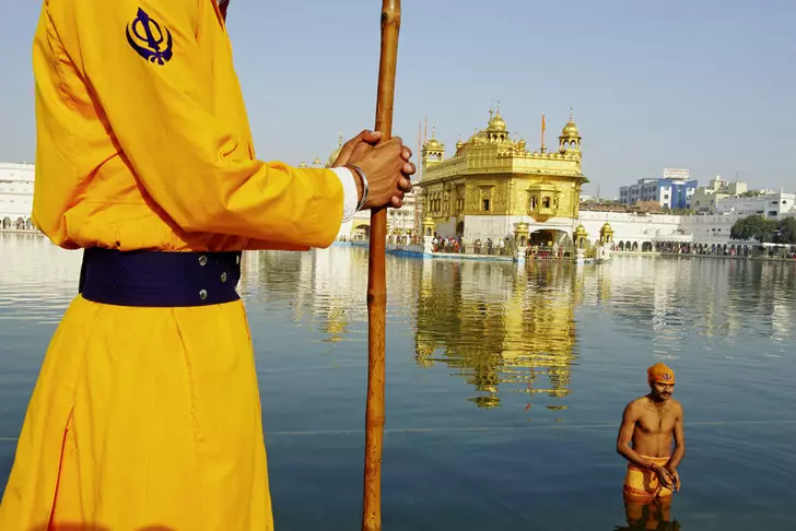 Fotoğraf №1 - Golden Insanlar: Altın Amritsar Tapınağındaki Yaşam Nasıl Düzenlendi