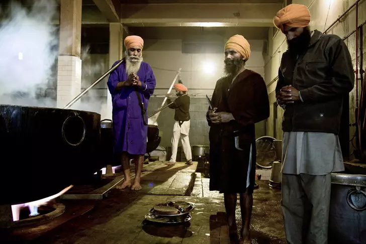 Photo №6 - Golden Personnes: Comment la vie dans le temple d'or de Amritsar est arrangée