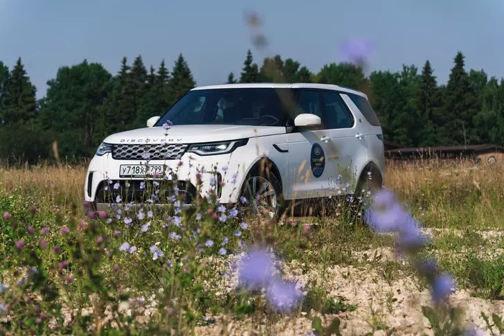 "Sise awọn awari tuntun": Land Rover awọn ifiwepe o si AVTOOUS IN Russia