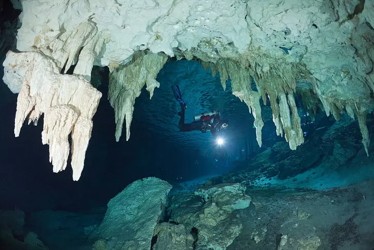 Foto número 1 - en México encontró la cueva submarina más grande del mundo