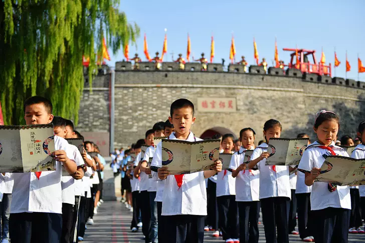 Fotoğraf №6 - Çince bilgelik ya da karışıklığın ayak seslerinde