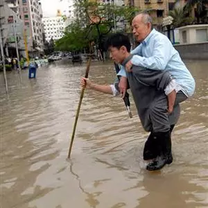 تصویر №1 - چین بارشوں کو پھینک دیتا ہے