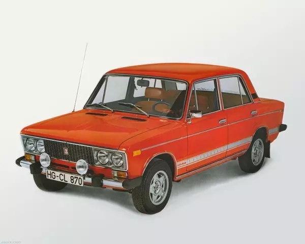 Полу-готови производи: Како автомобили од СССР беа изменети за странски купувач 255_14