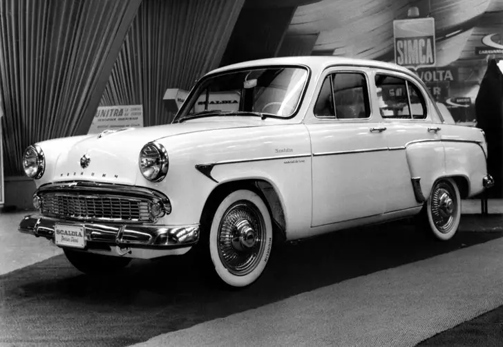 Foto número 2 - Productos semiacabados: cómo se modificaron los automóviles de la URSS para un comprador extranjero