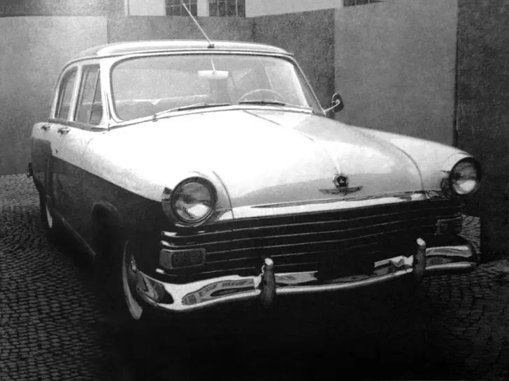 Foto Nummer 4 - semi-fäerdeg Produkter: wéi Autoen aus dem USSR geännert goufen fir en auslännesche Keefer geännert