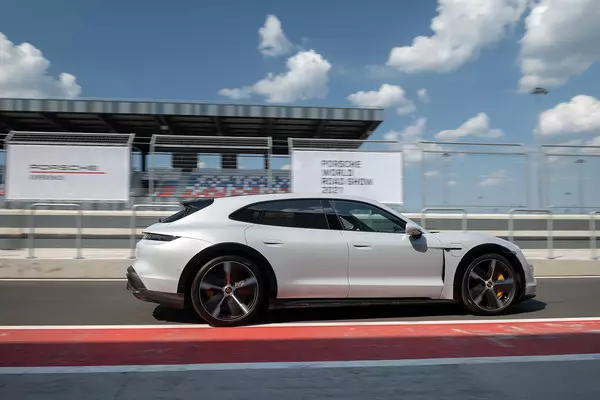 Skynd dig i fire timer: Som St. Petersburg accepterede Porsche World Road Show 256_11