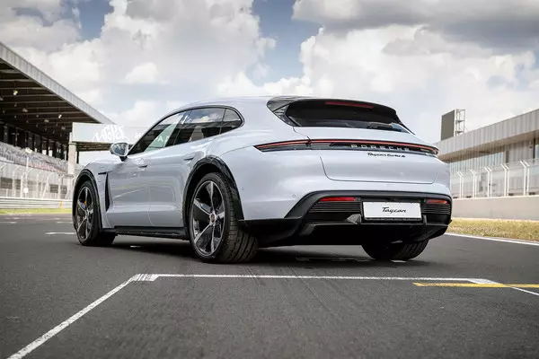 Skynd dig i fire timer: Som St. Petersburg accepterede Porsche World Road Show 256_15