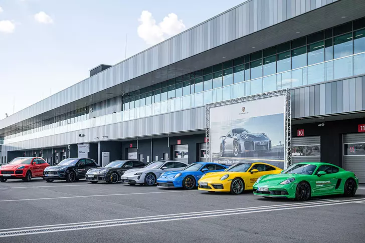 Foto №21 - e ba le nako ea lihora tse 'ne: How St. Petersburg e amoheloa ka Porsche World Show