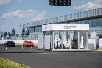 Foto nummer 5 - Skynd dig i fire timer: Hvordan Skt. Petersburg accepterede Porsche World Road Show