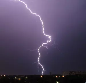 照片1 - 雷暴和冰雹即將到來俄羅斯市中心