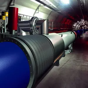 Foto №1 - Hadron Collider va fi lansat în 2008