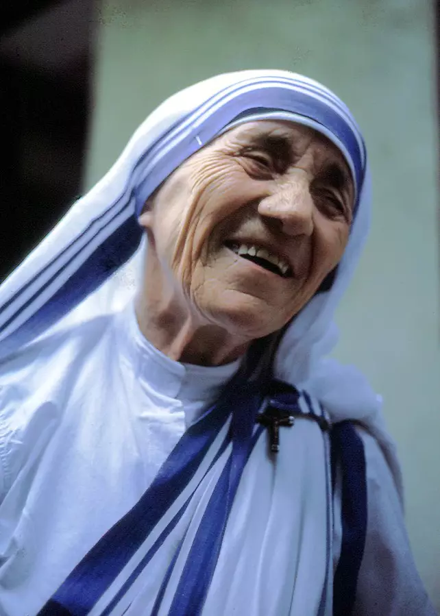 Mufananidzo №1 - Amai Teresa: 25 makotesheni enzvimbo dzese